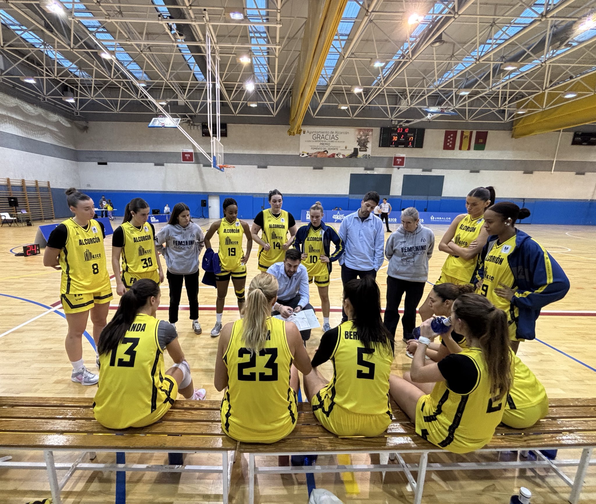 BALONCESTO| El Femenino Alcorcón cierra el año con un triunfo de postín ...