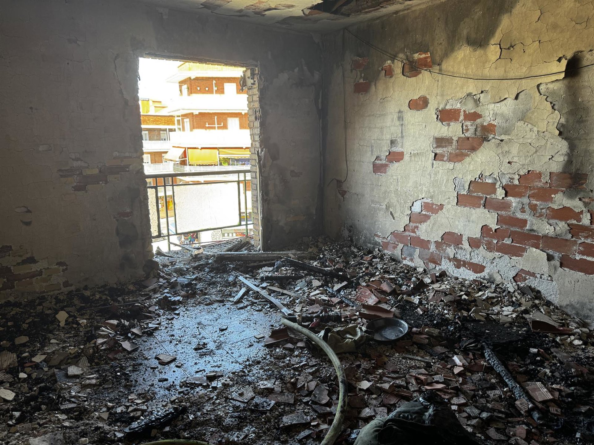 Ocho heridos leves por inhalación de humo en un incendio en un piso de ...